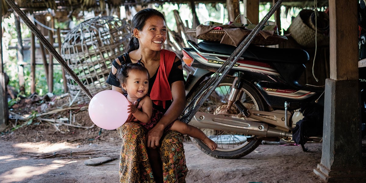 Poor Cambodian Girl Cambodia Housing Poverty: Rebuilding Slum