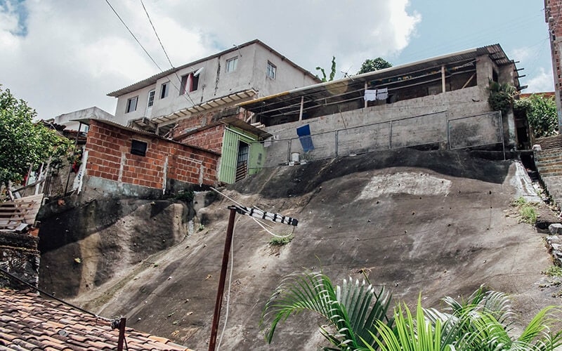 Volunteers in Brazil Join Efforts to Rebuild Favelas