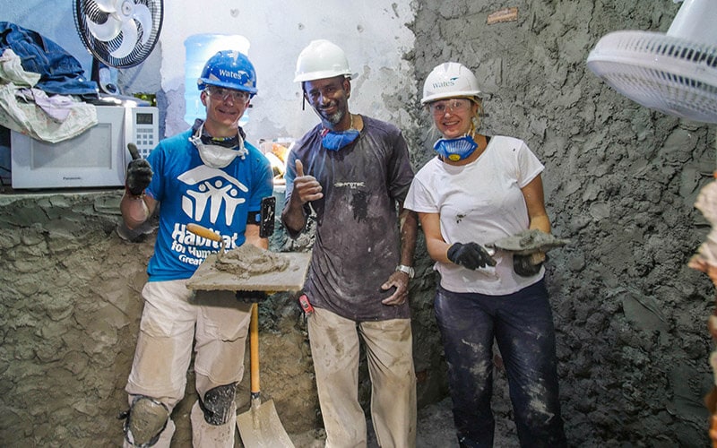 Volunteers in Brazil Join Efforts to Rebuild Favelas